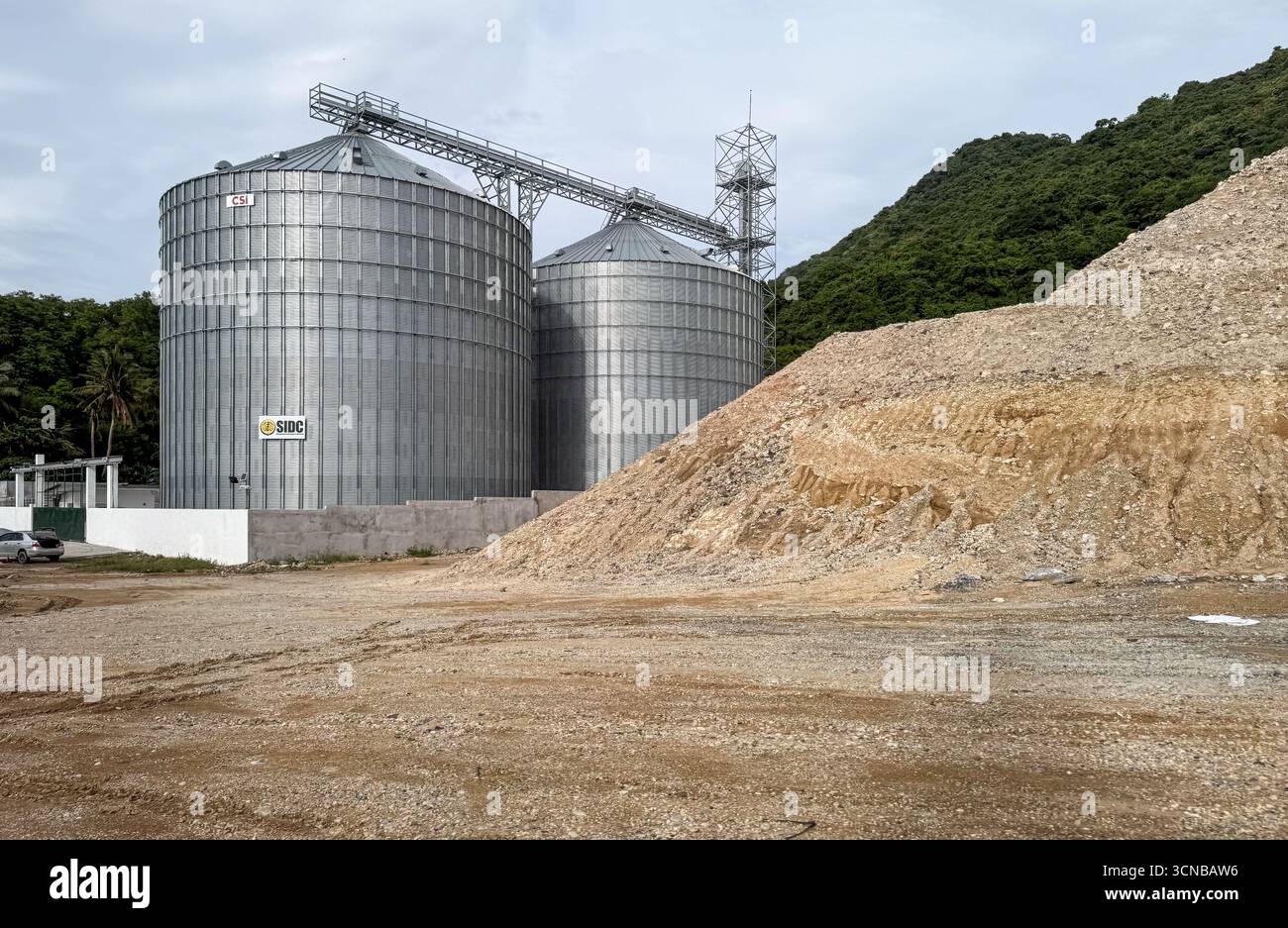 Batangas (Simlong), Philippines. Sept 20, 2025. The new SIDC Grains ...