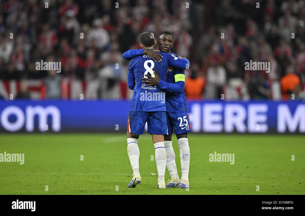 Enzo Fernandez Chelsea FC The Blues (08) has to leave the pitch and ...
