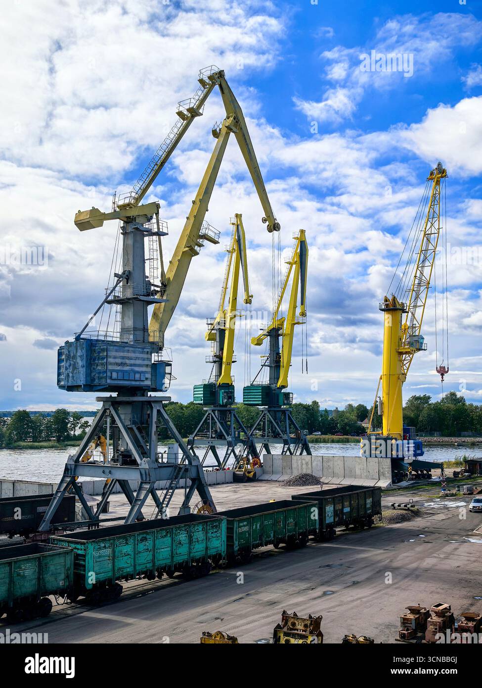 Container lifting cranes hi-res stock photography and images - Alamy