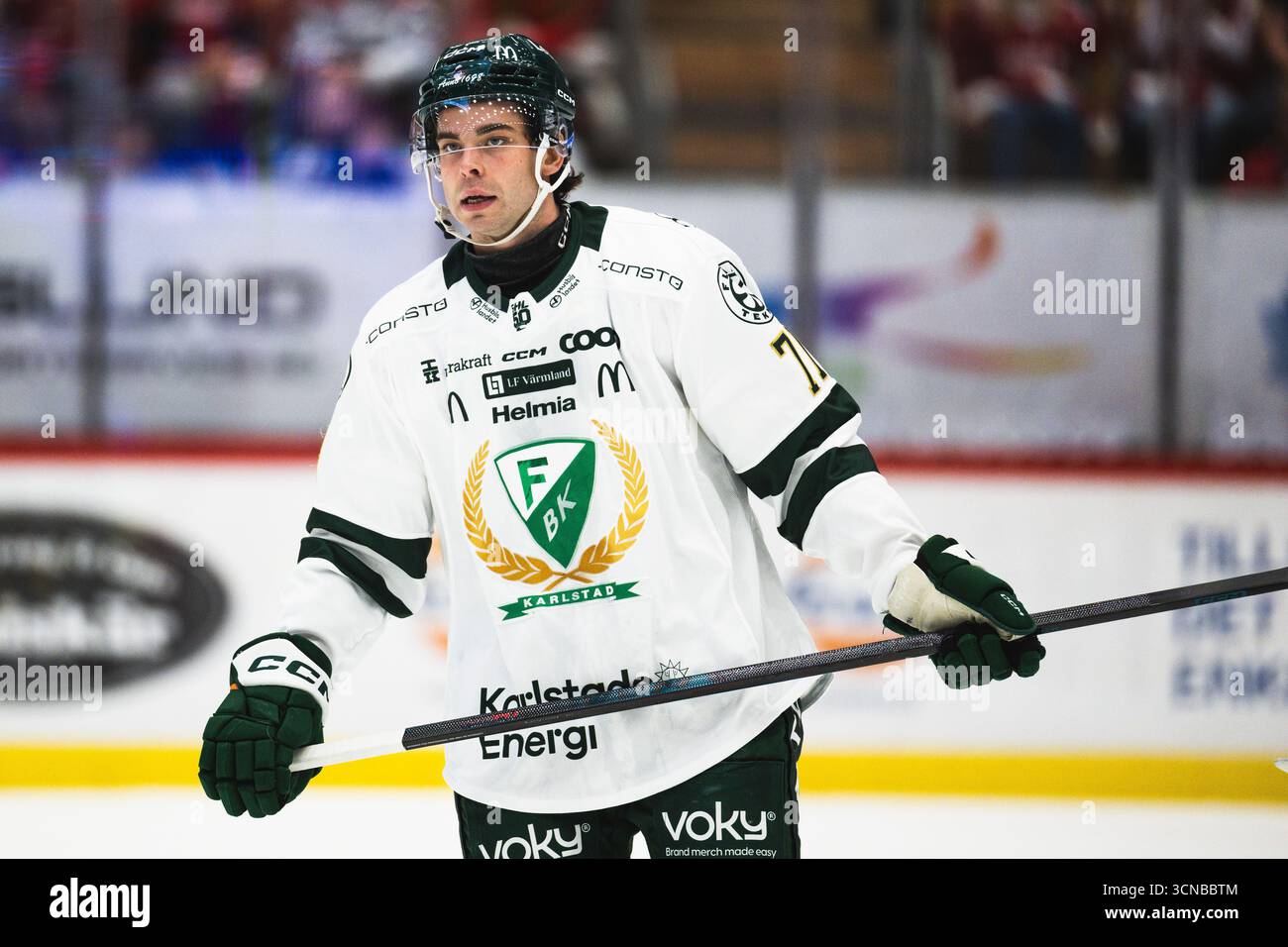 250920 Färjestads Viktor Lodin under ishockeymatchen i SHL mellan Timrå ...