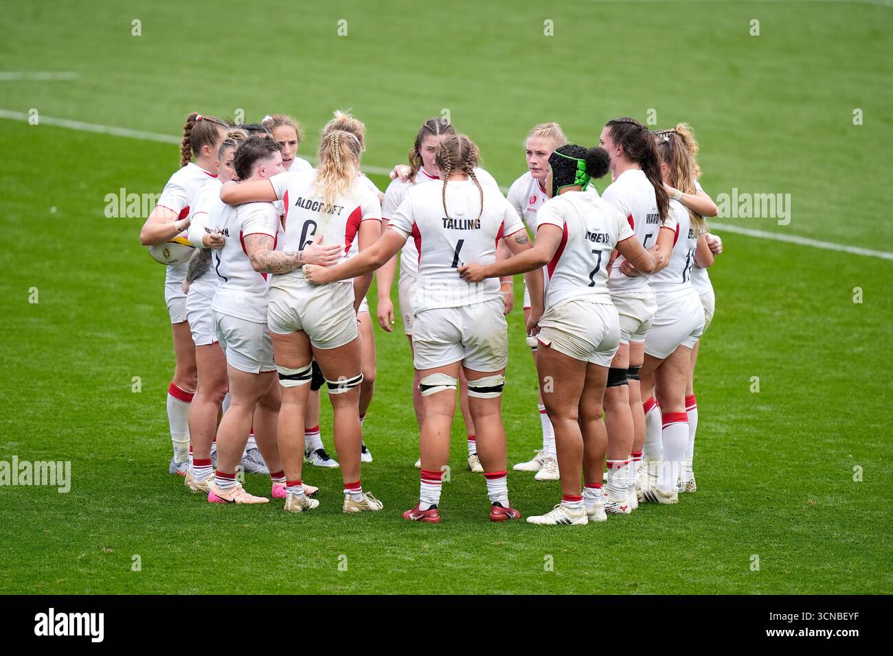 England players huddle during the Women's Rugby World Cup 2025 semi ...