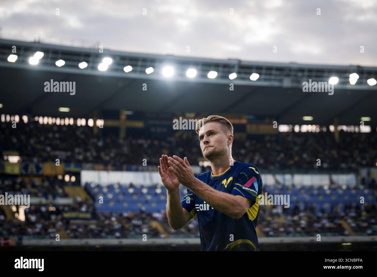 Martin Frese of Hellas Verona FC gestures during the Serie A football ...
