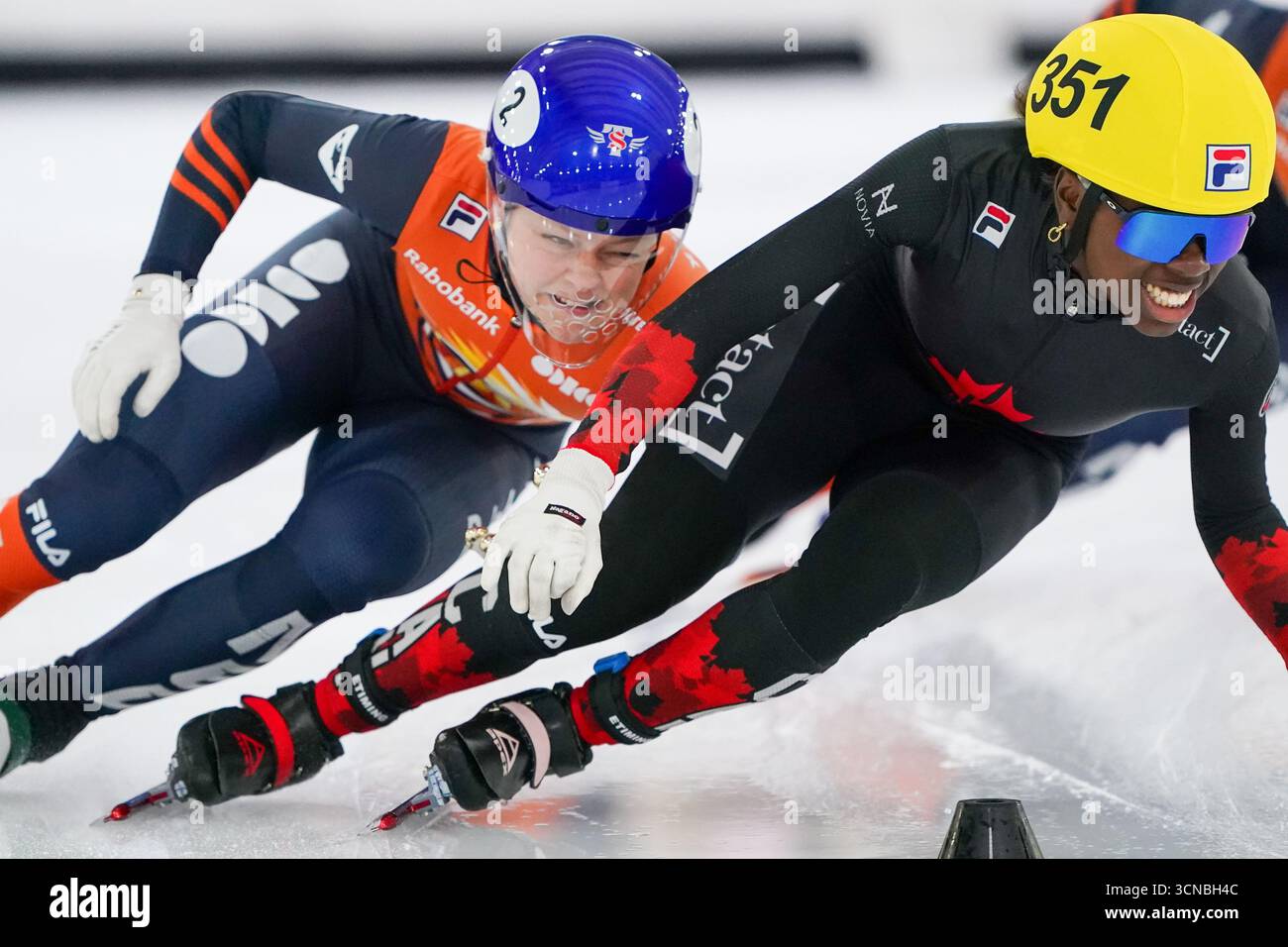 HEERENVEEN, NETHERLANDS - SEPTEMBER 20: Xandra Velzeboer, Victoria Jean ...