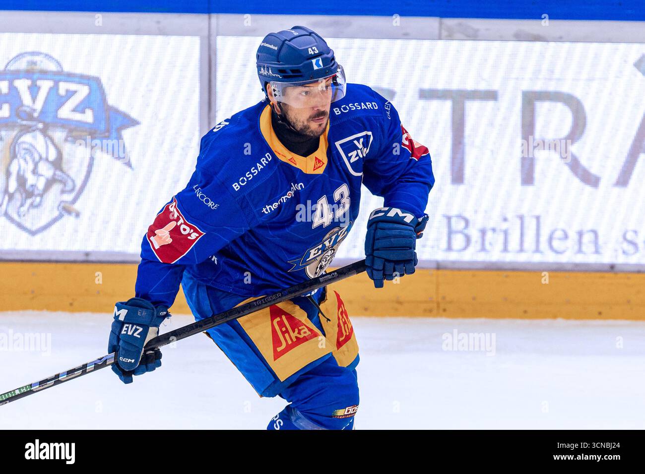 Jan Kovar #43 (EV Zug) - 13.09.2025 - National League, Regular Season ...