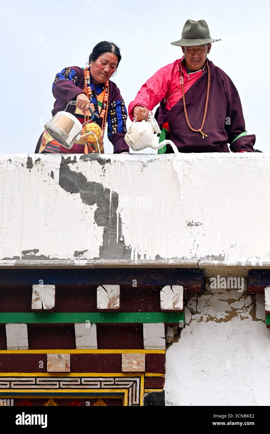 Ganzi, China's Sichuan Province. 20th Sep, 2025. A household performs ...