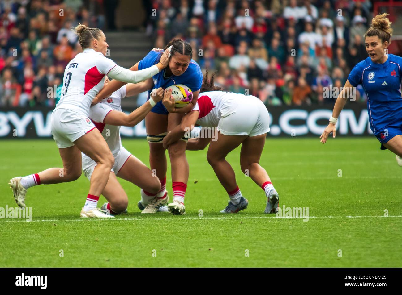 Bristol, UK, 20th September 2025 It takes 3 England players, scrum half ...