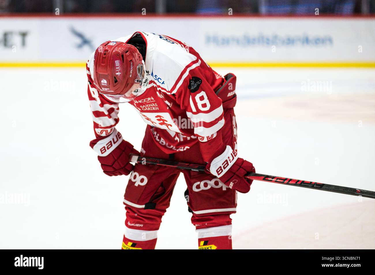 250920 Timrås Eddie Genborg deppar under ishockeymatchen i SHL mellan ...