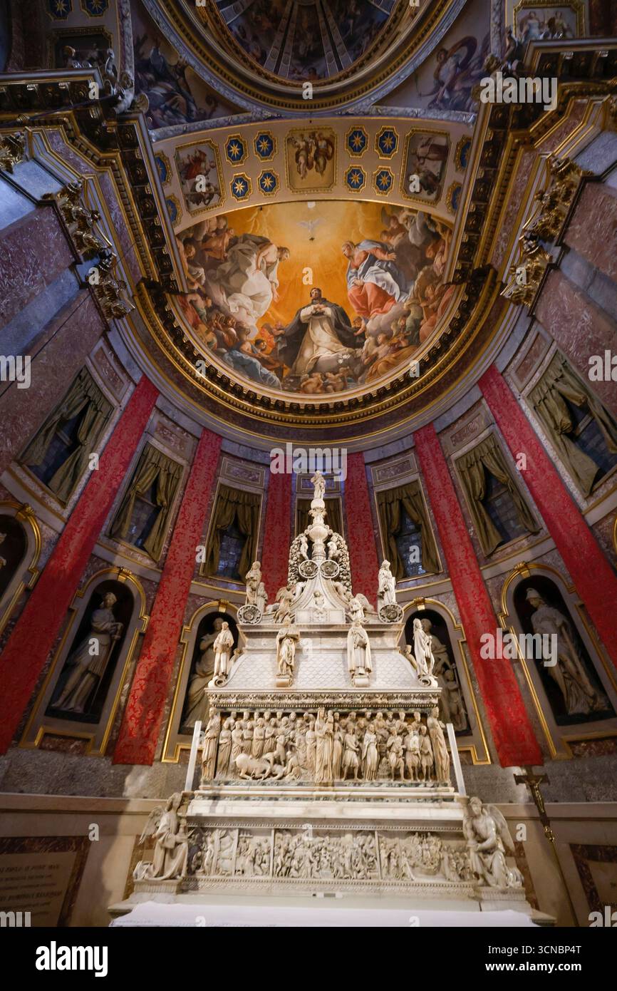 Michelangelo tomb of saint dominic hi-res stock photography and images ...