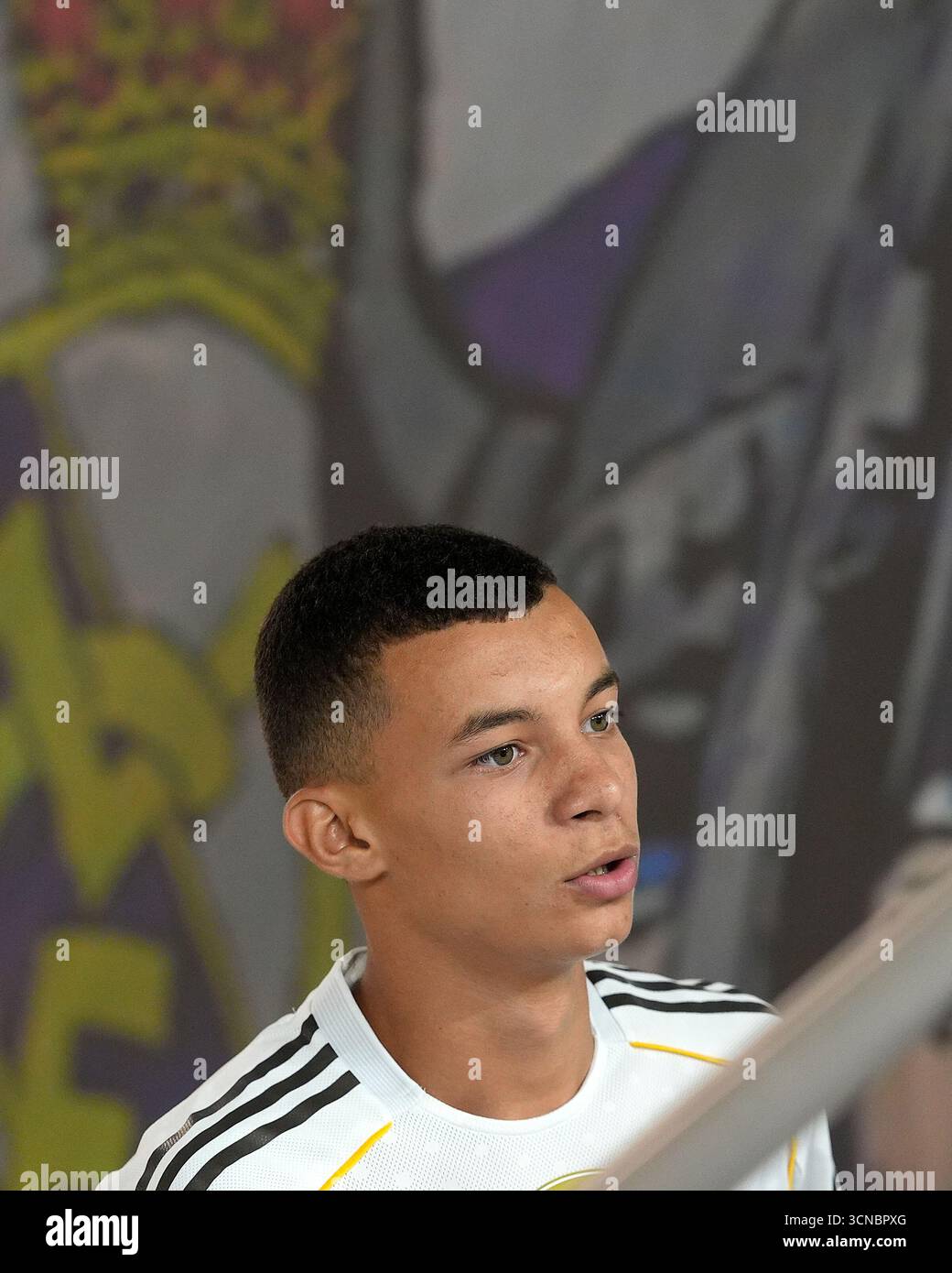 Honorary kick-off by Abderrahim Ouhida, a young Real Madrid supporter who lost his family in the ...