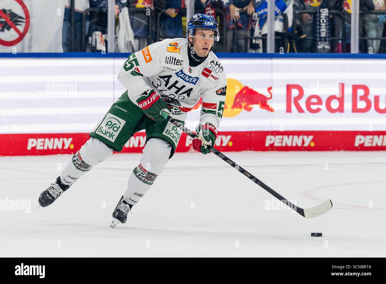 Ryan Button (Augsburger Panther, #55) GER, EHC Red Bull Muenchen vs ...
