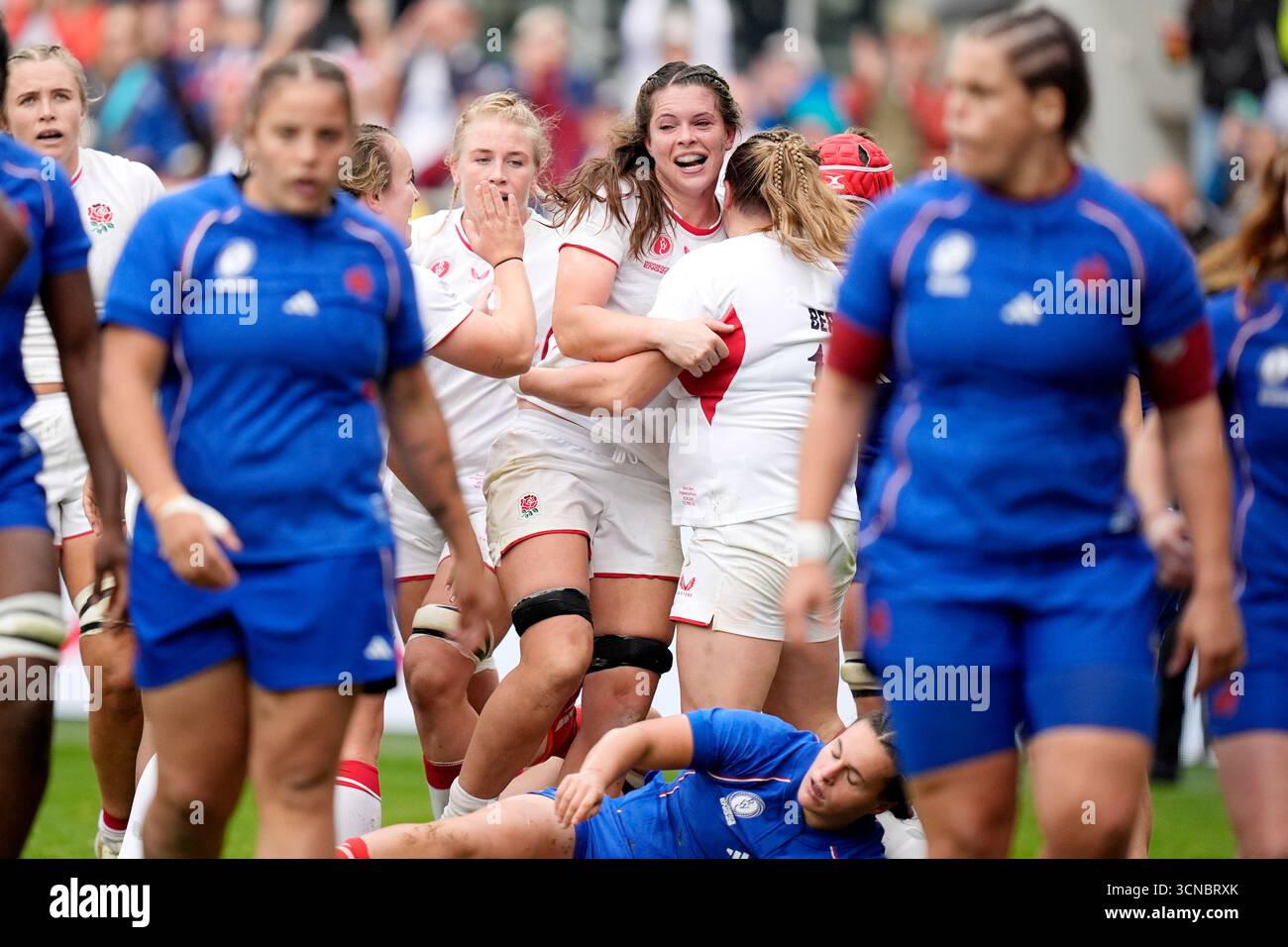 England's Abbie Ward (centre) celebrates scoring a try with team-mates ...