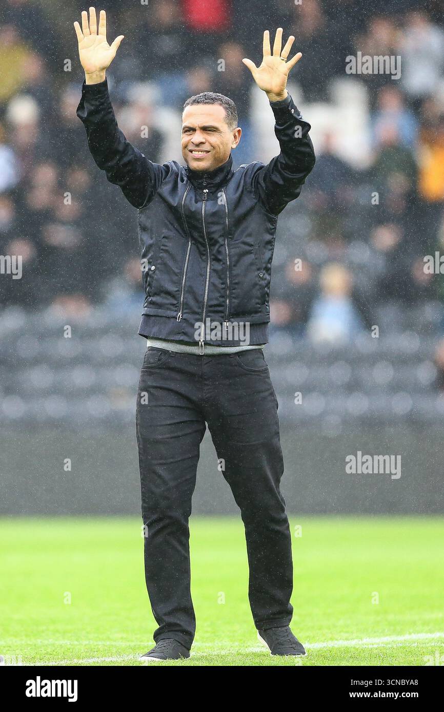 Geovanni waves to the fans prior to the Sky Bet Championship match ...