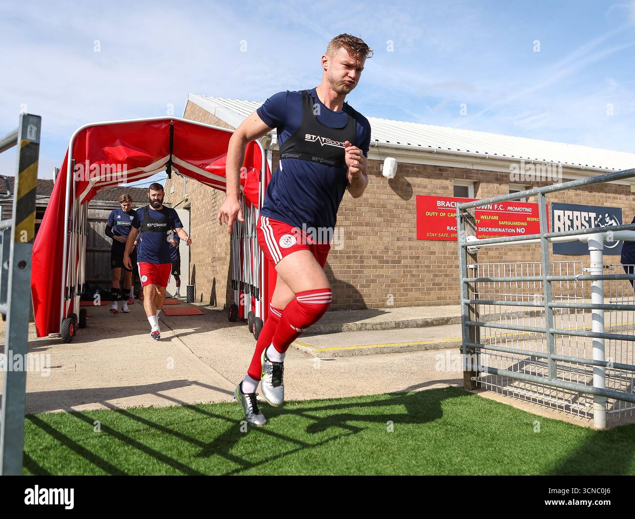 Gareth deane goalkeeper hi-res stock photography and images - Alamy