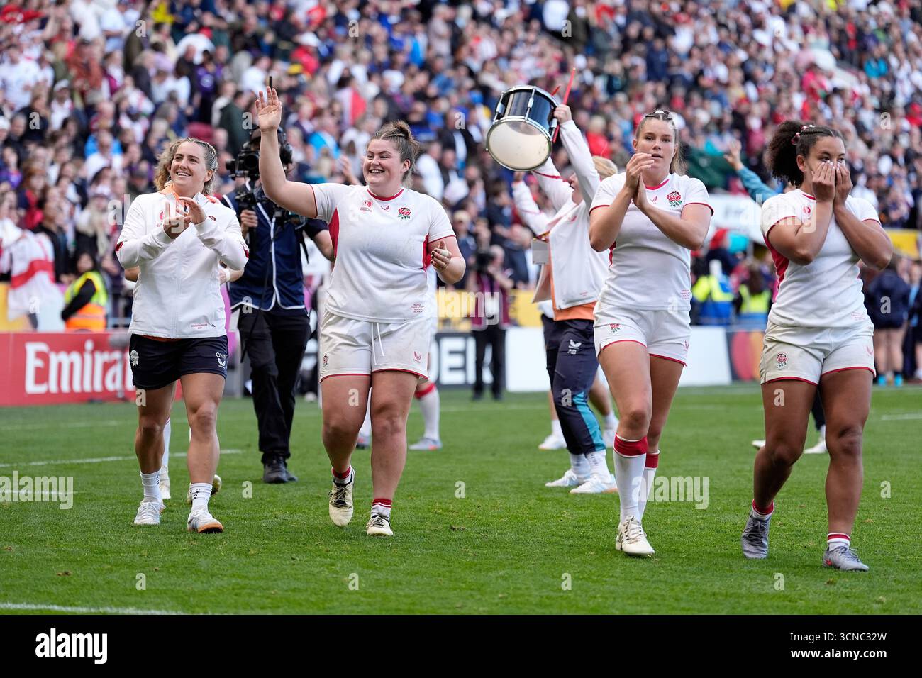 England's Maud Muir (second left) and team-mates after during the Women ...