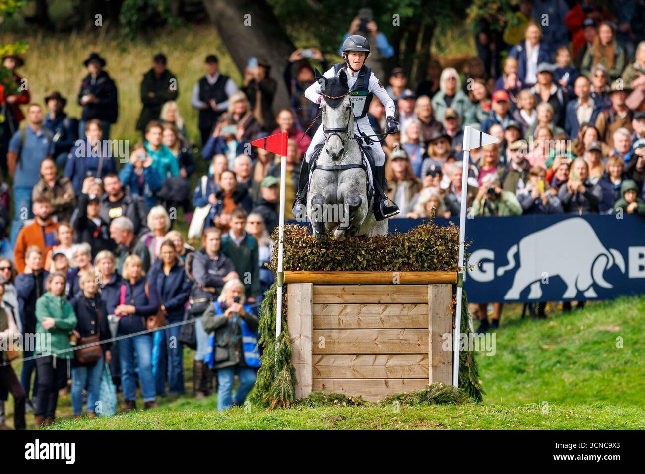 20 September 2025, Great Britain, Blenheim: Equestrian sport/eventing ...