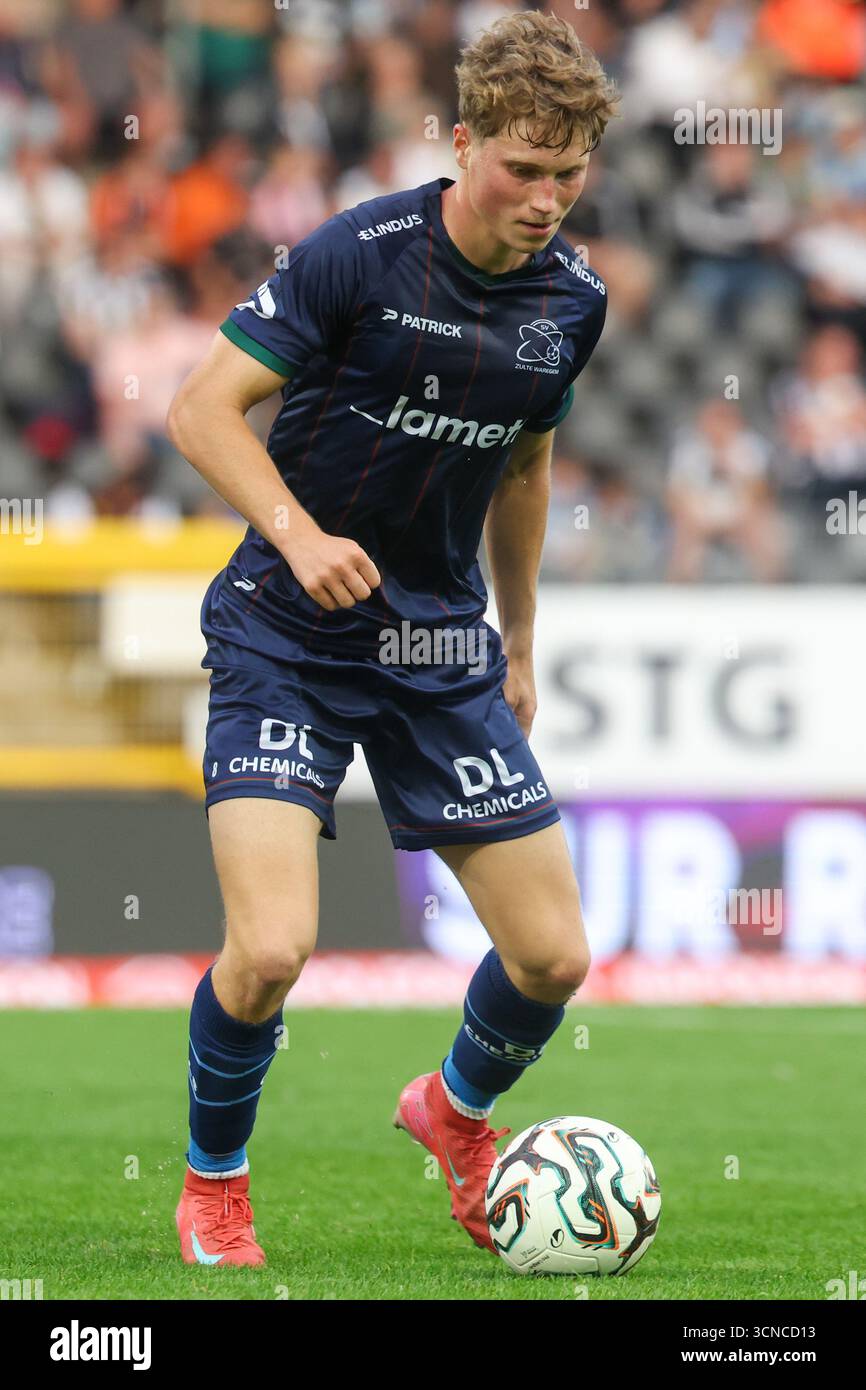 Essevee's Thomas Claes pictured in action during a soccer match between ...