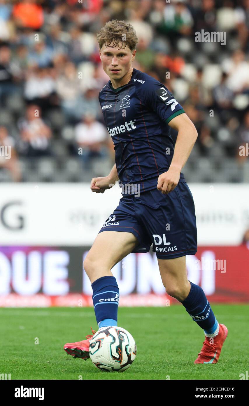 Essevee's Thomas Claes pictured in action during a soccer match between ...