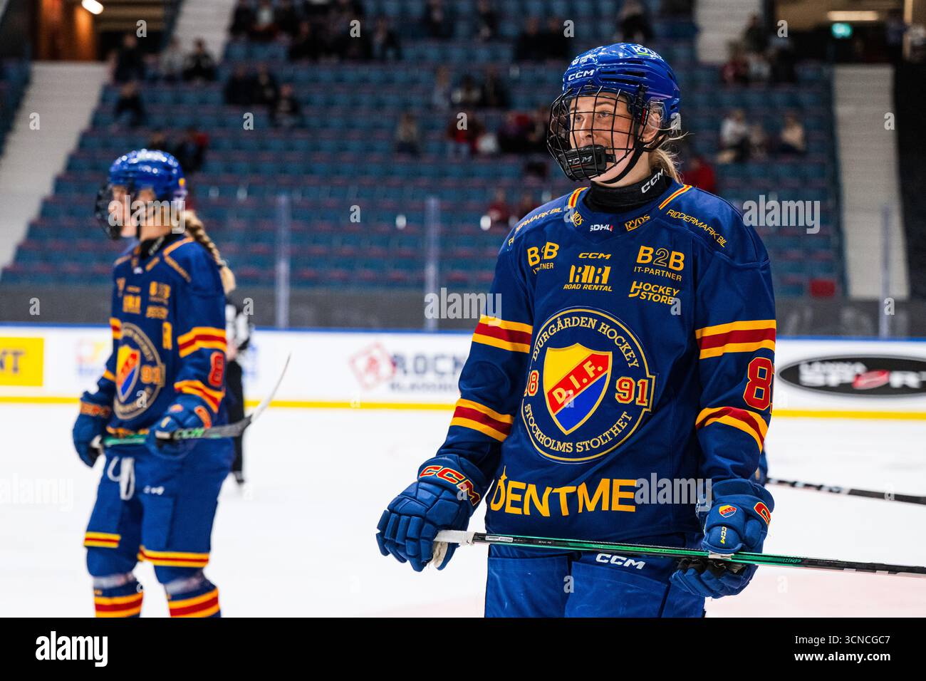 250920 Djurgårdens Isabelle Leijonhielm under ishockeymatchen i SDHL mellan Djurgården och ...