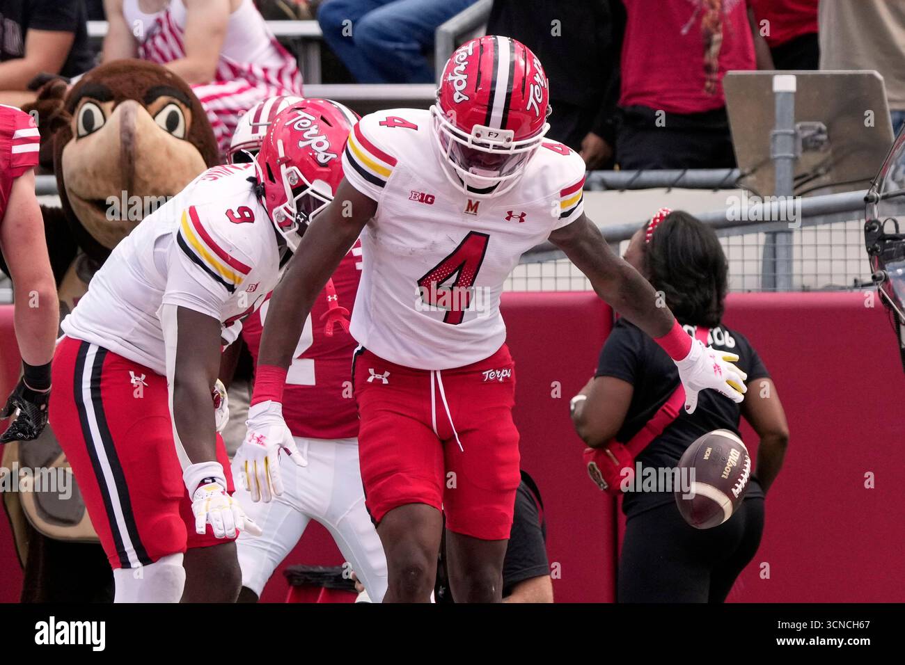 Maryland's Shaleak Knotts (4) celebrates his touchdown catch during the ...