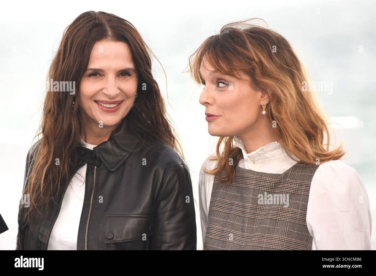 Juliette binoche solene leger hi-res stock photography and images - Alamy