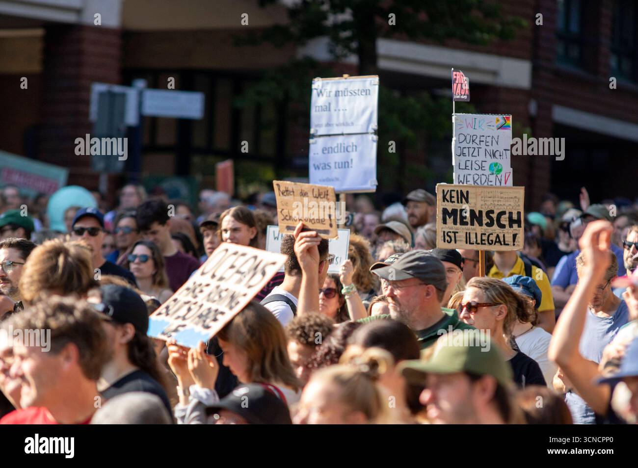 Bundesweiter Klimastreik von Fridays for Future unter dem Motto Exit ...