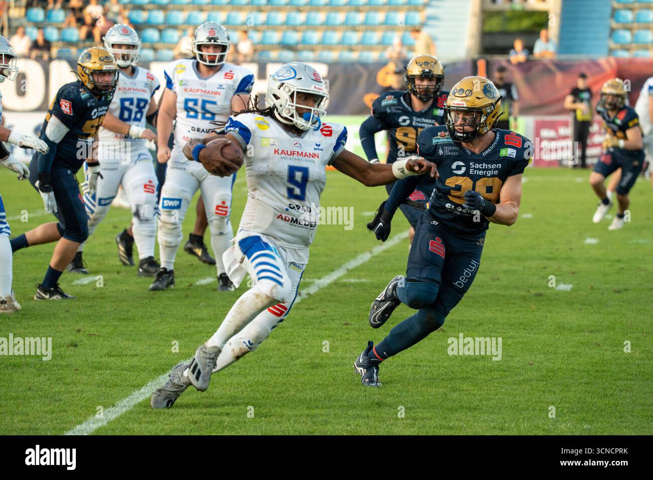 Dresden, Germany, , Dre Harris (Pforzheim Wilddogs, #09) runt the ball ...