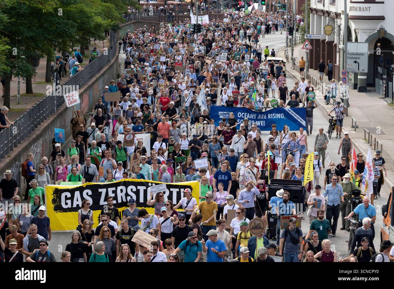 Bundesweiter Klimastreik von Fridays for Future unter dem Motto Exit ...