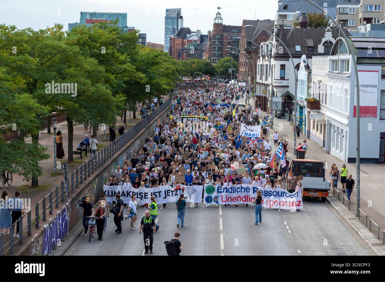 Bundesweiter Klimastreik von Fridays for Future unter dem Motto Exit ...