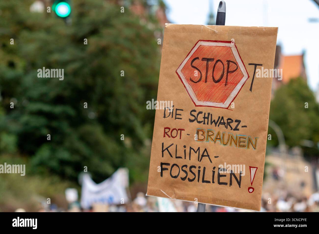 Bundesweiter Klimastreik von Fridays for Future unter dem Motto Exit ...