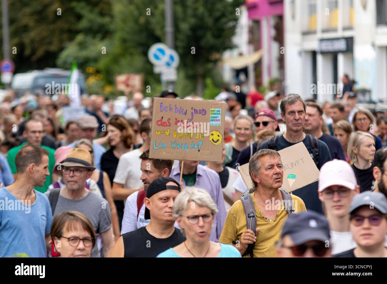 Bundesweiter Klimastreik von Fridays for Future unter dem Motto Exit ...