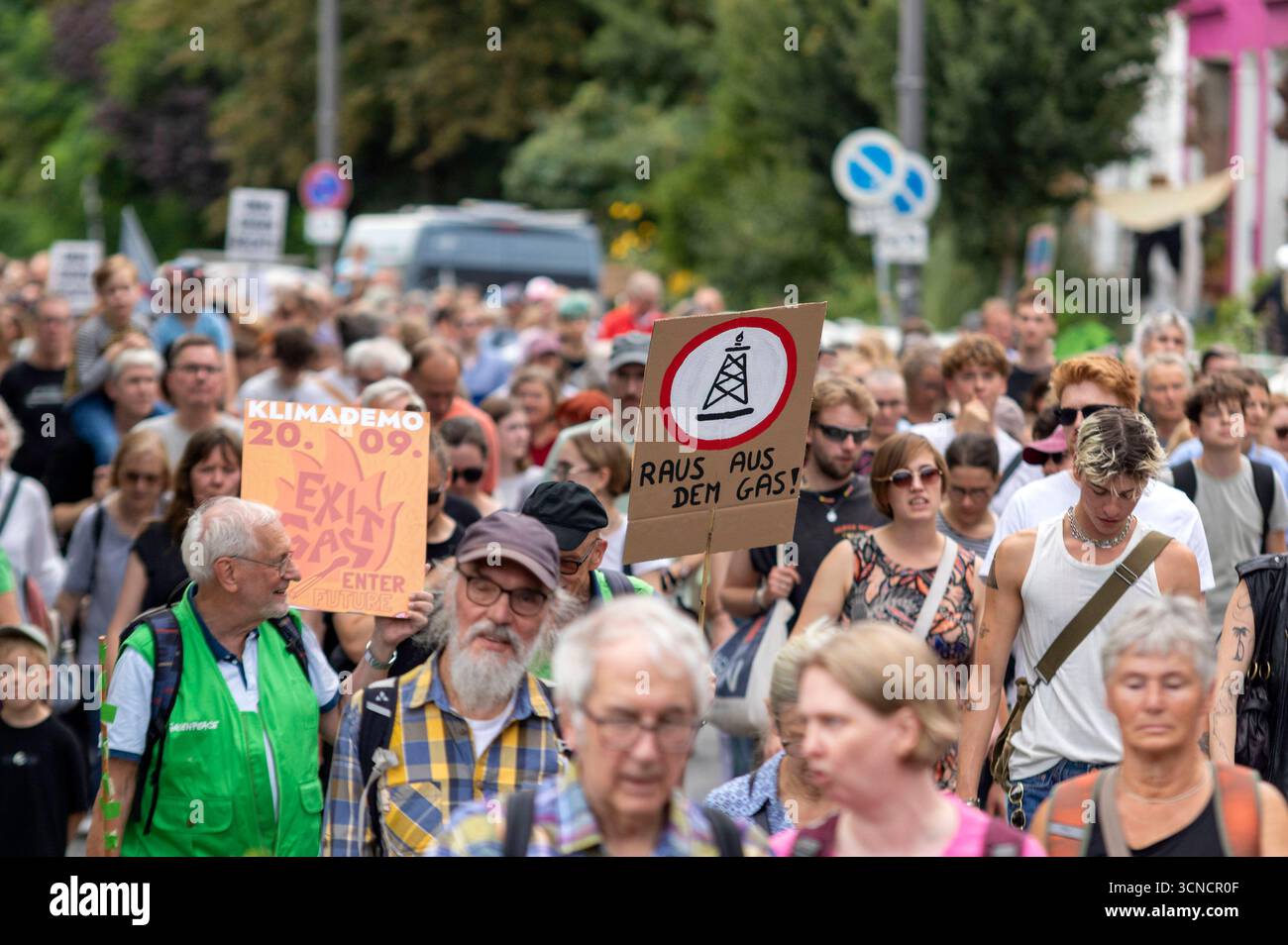 Bundesweiter Klimastreik von Fridays for Future unter dem Motto Exit ...