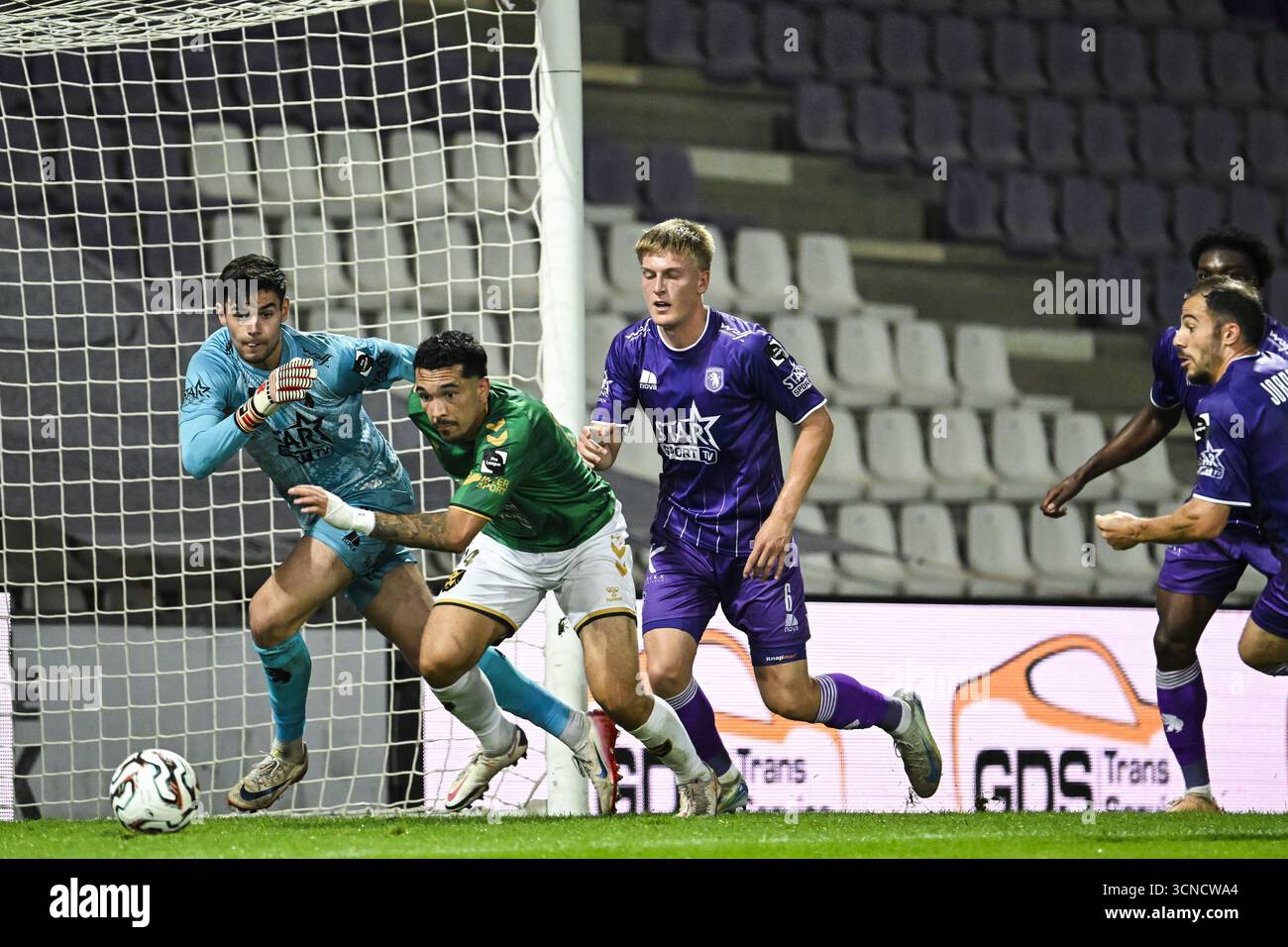 Beerschot's goalkeeper Nick Shinton, Francs Borains' Lucas Lima and ...