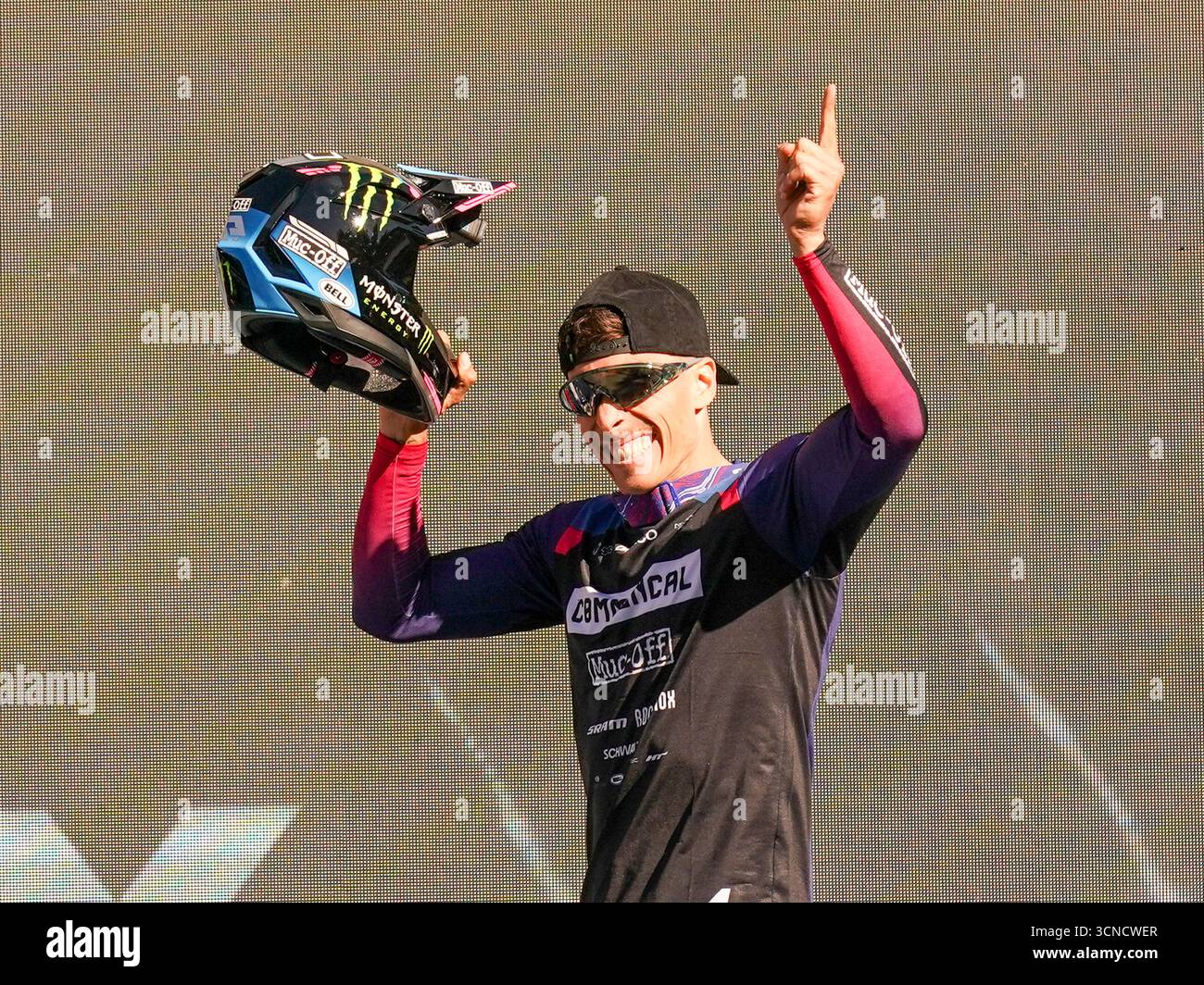 4 PIERRON Amaury COMMENCAL/MUC-OFF BY RIDING ADDICTION during the Men ...