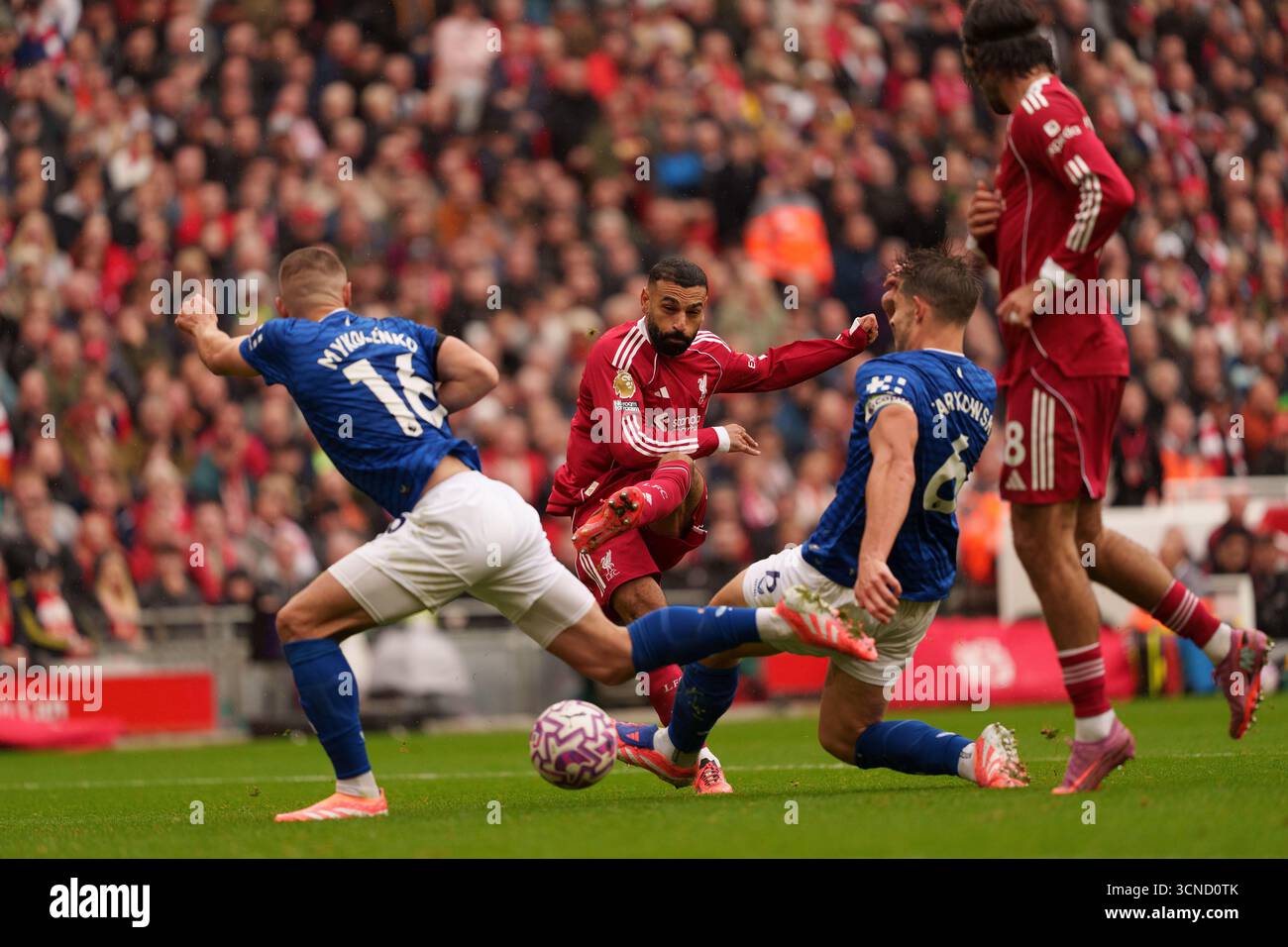 Salah goal everton hi-res stock photography and images - Alamy