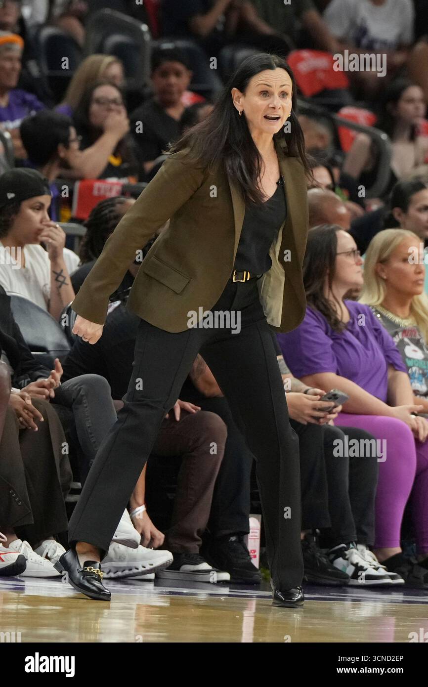 New York Liberty head coach Sandy Brondello during the second half of ...