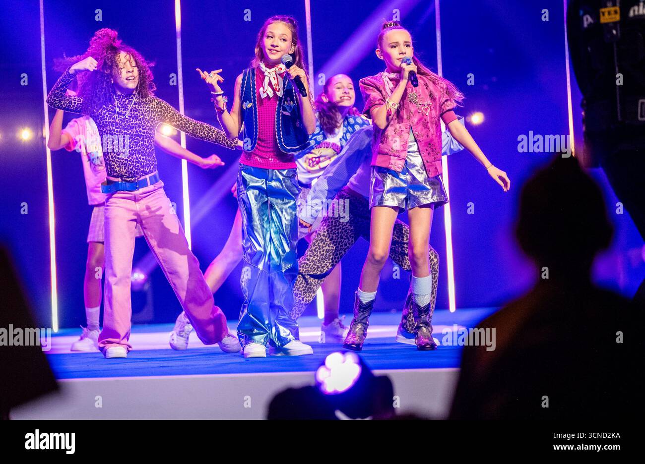 ROTTERDAM - Coco and Tove during the Junior Song Contest final in ...