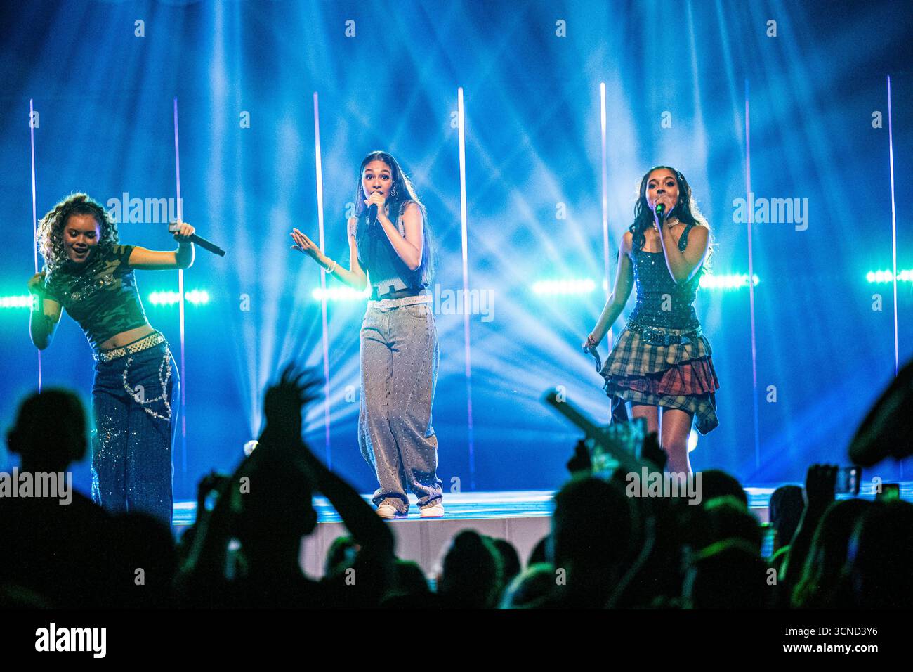 ROTTERDAM - Iconic during the Junior Song Contest final in Rotterdam ...