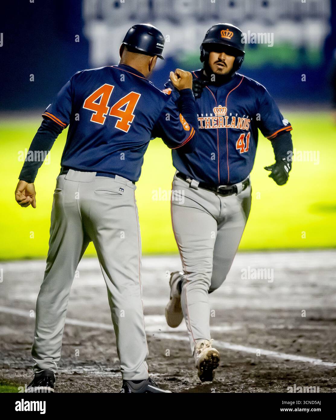 ROTTERDAM - Dutch baseball player Eugene Helder in action against Great ...