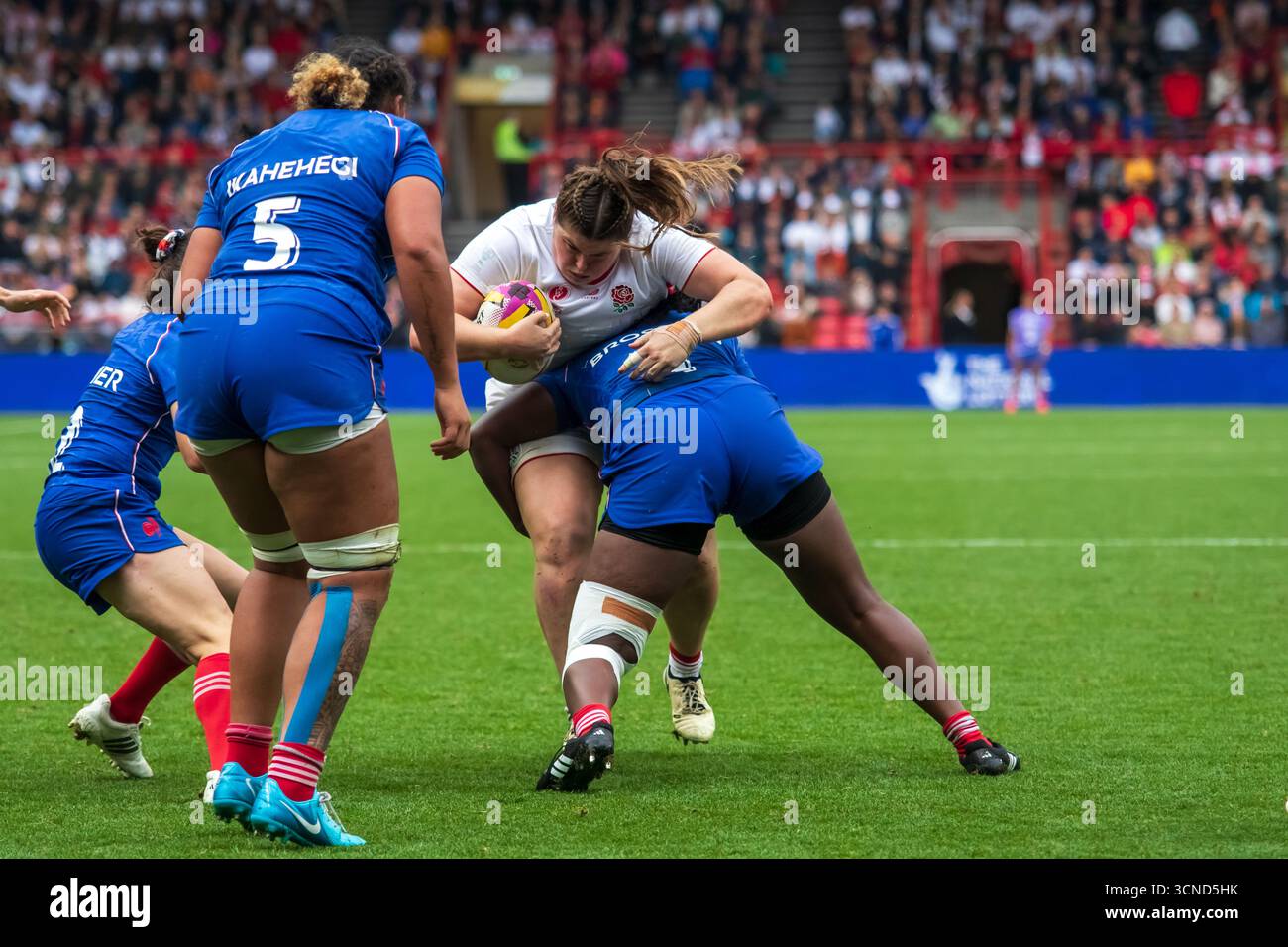 Bristol, UK, 20th September 2025 England prop Maud Muir feels the ...