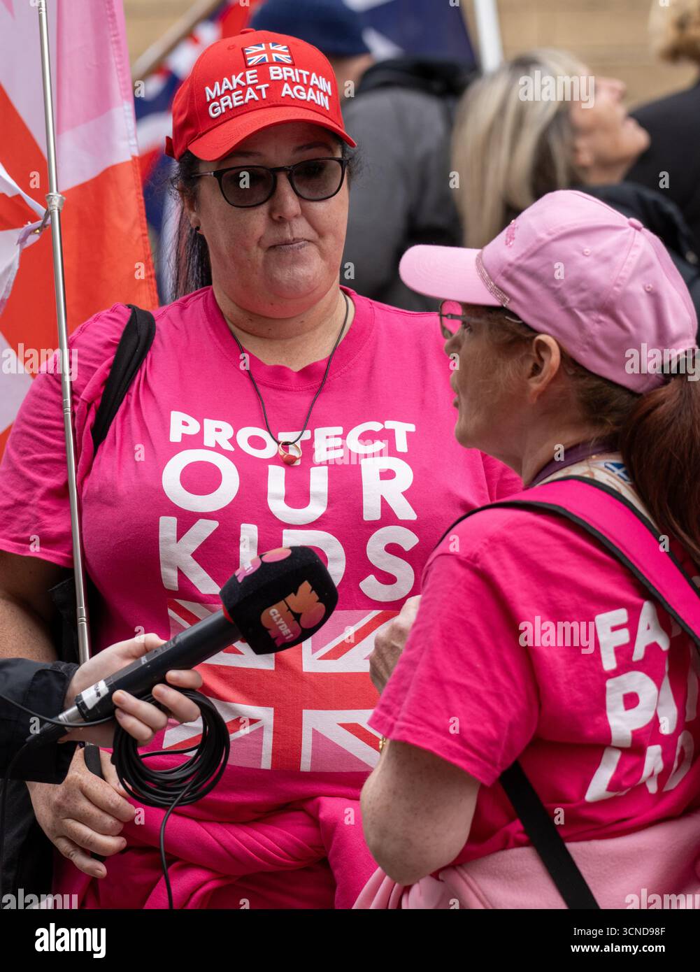 Glasgow, Scotland, 20th September 2025. Right wing demonstrators ...