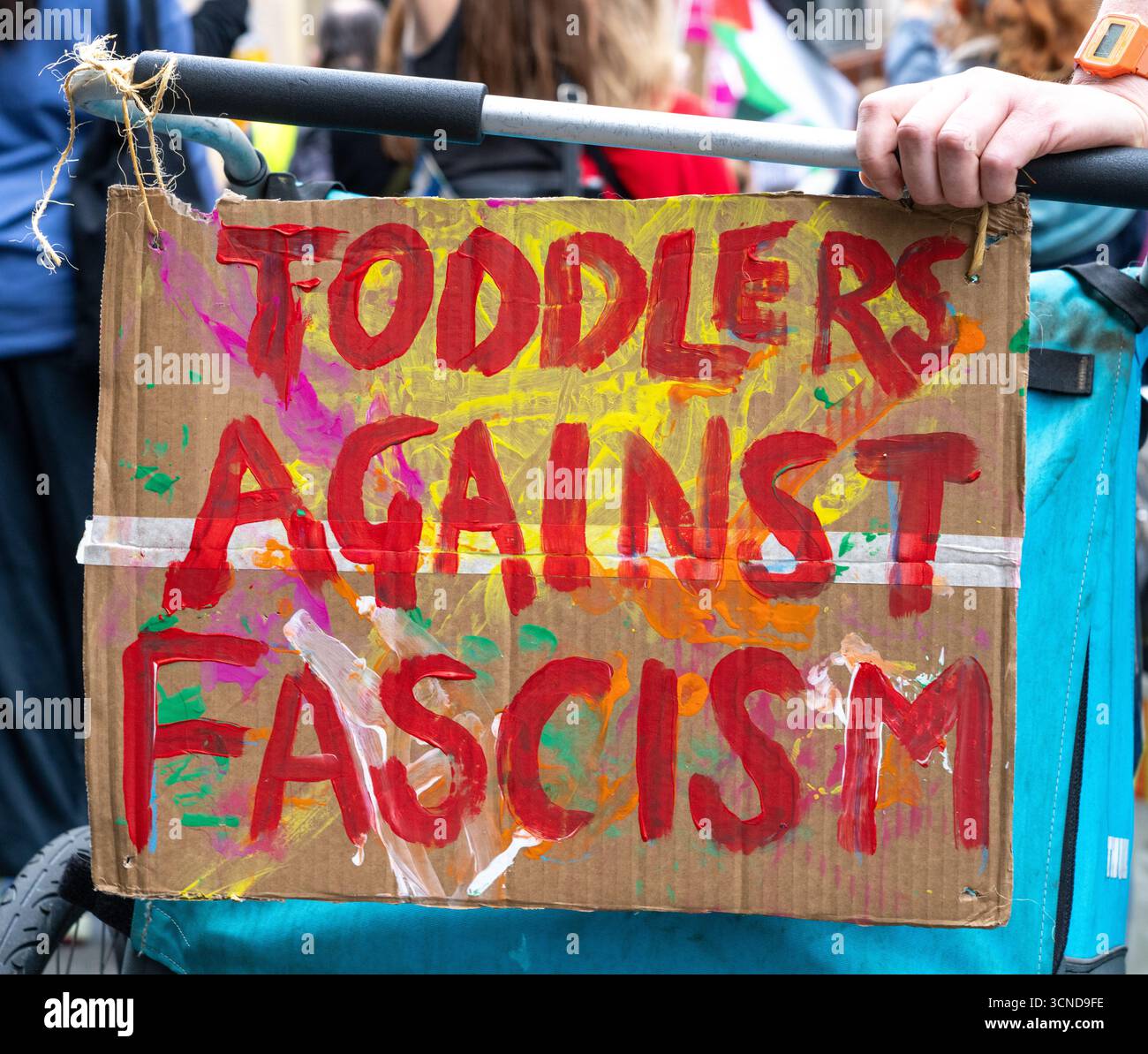 Glasgow, Scotland, 20th September 2025. Right wing demonstrators ...