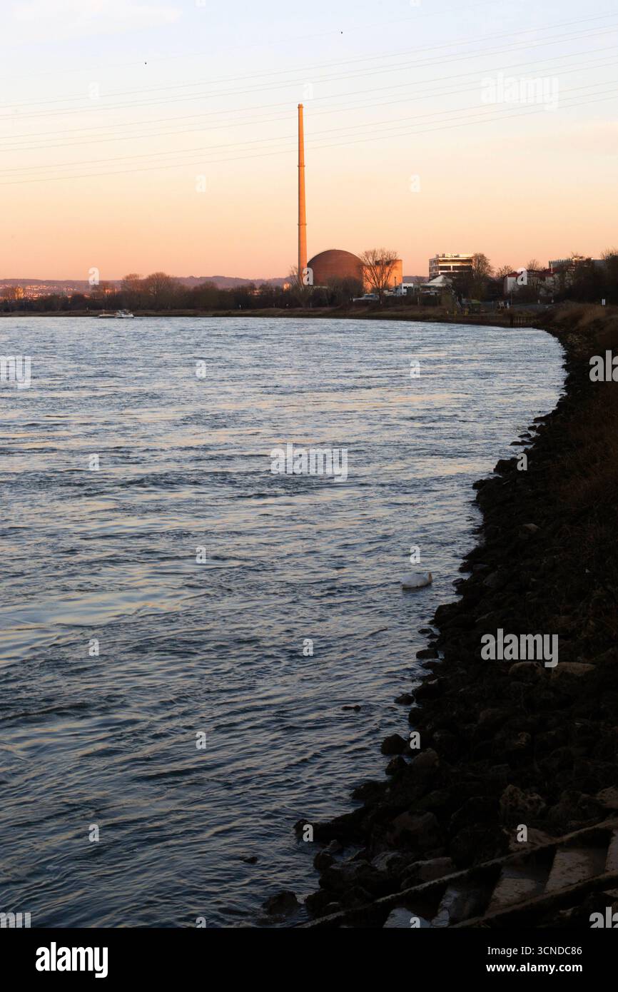 Muelheim-Kaerlich, nuclear power plant, sunset, sun rays, river, Rhine ...