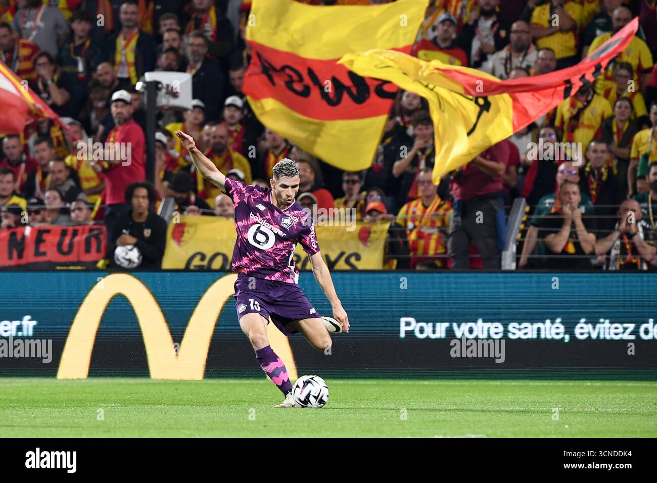 15 Romain PERRAUD (losc) during the Ligue 1 McDonald's match between ...