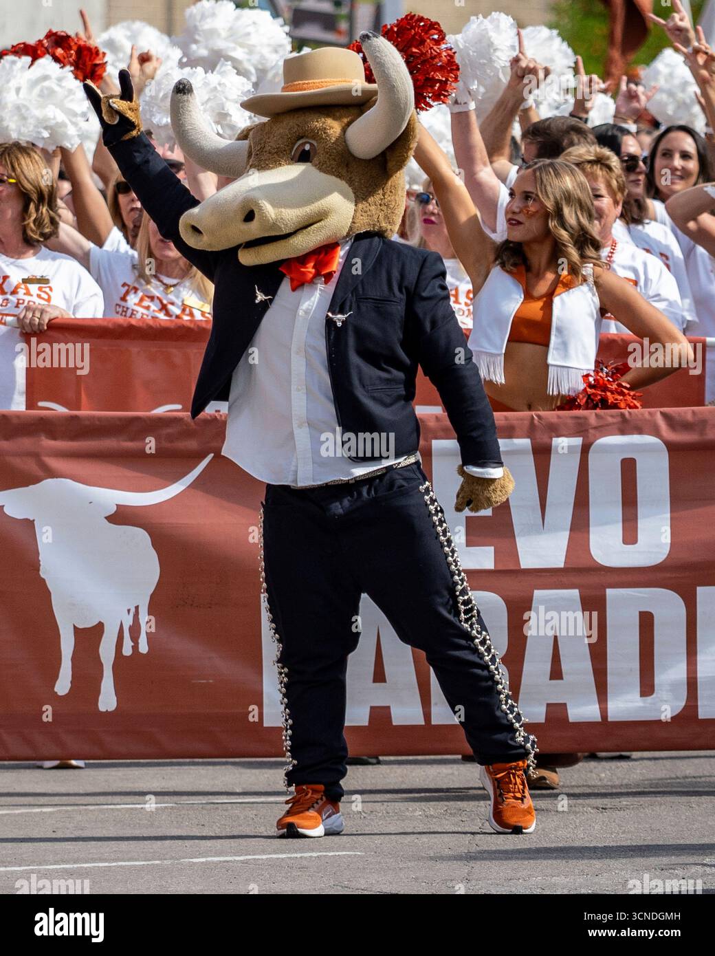 Sept 20, 2025. Hook "˜Em of the Texas Longhorns before the game vs the ...