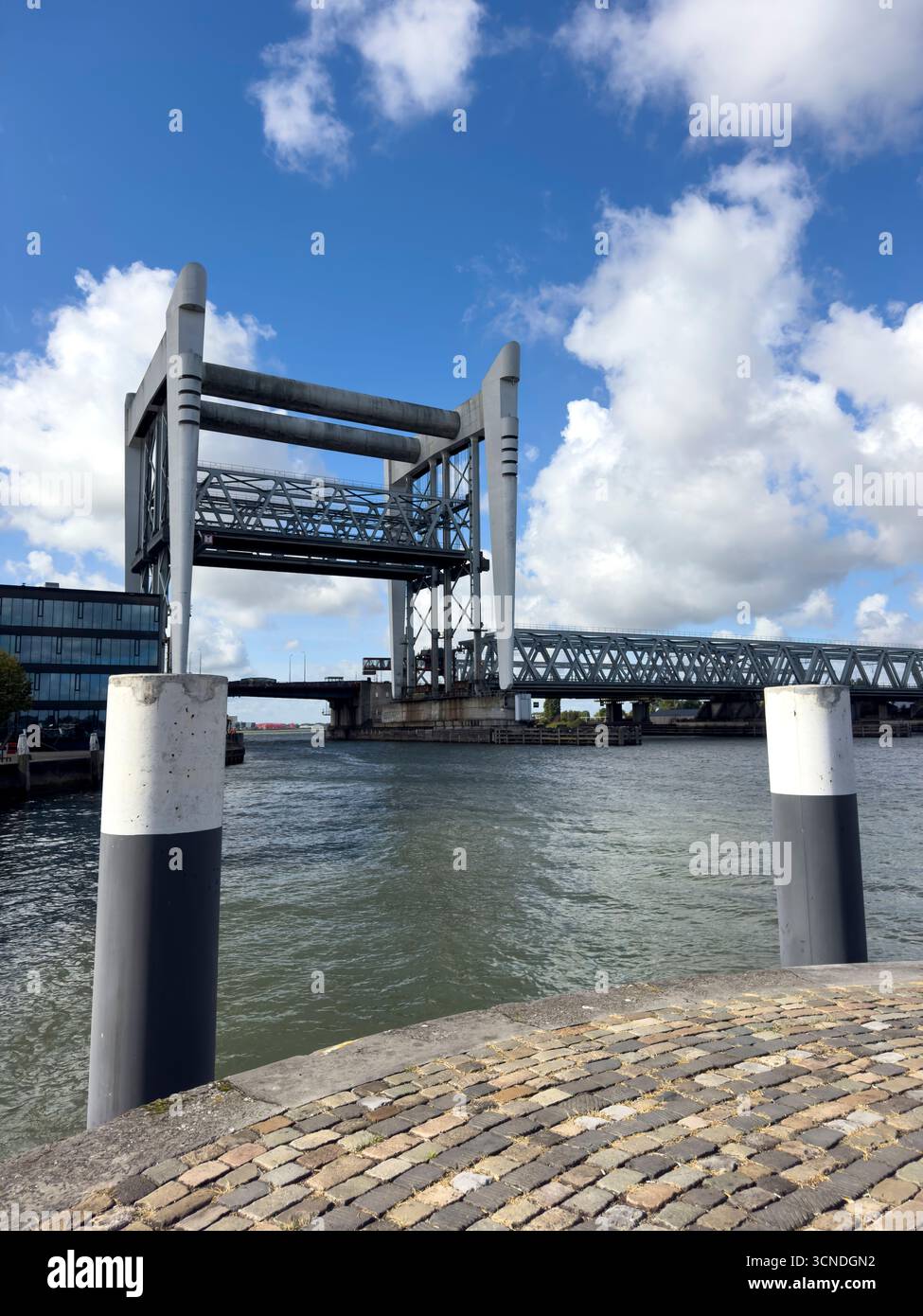 Parallel chord truss bridge hi-res stock photography and images - Alamy