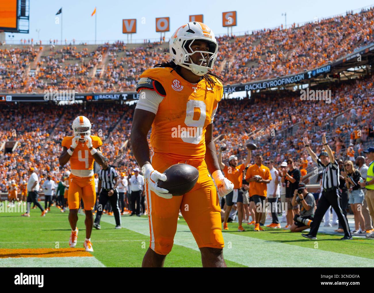 September 20, 2025: Star Thomas #9 of the Tennessee Volunteers ...