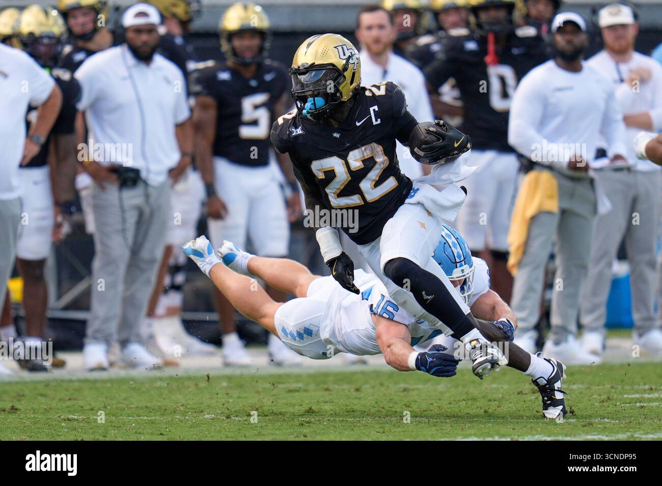 Central Florida running back Myles Montgomery (22) runs past North ...