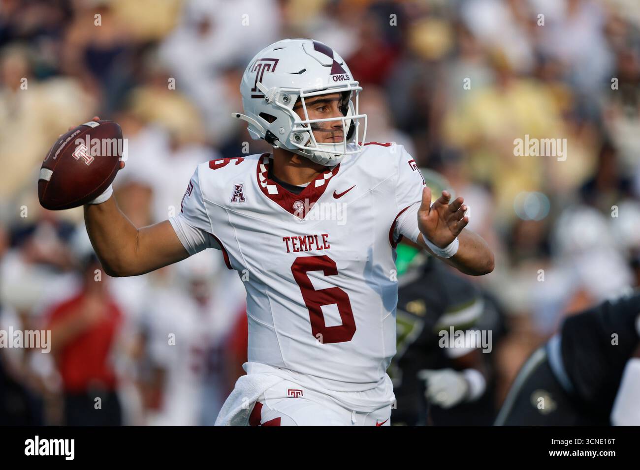 Temple quarterback Evan Simon throws a pass during the first half of an ...