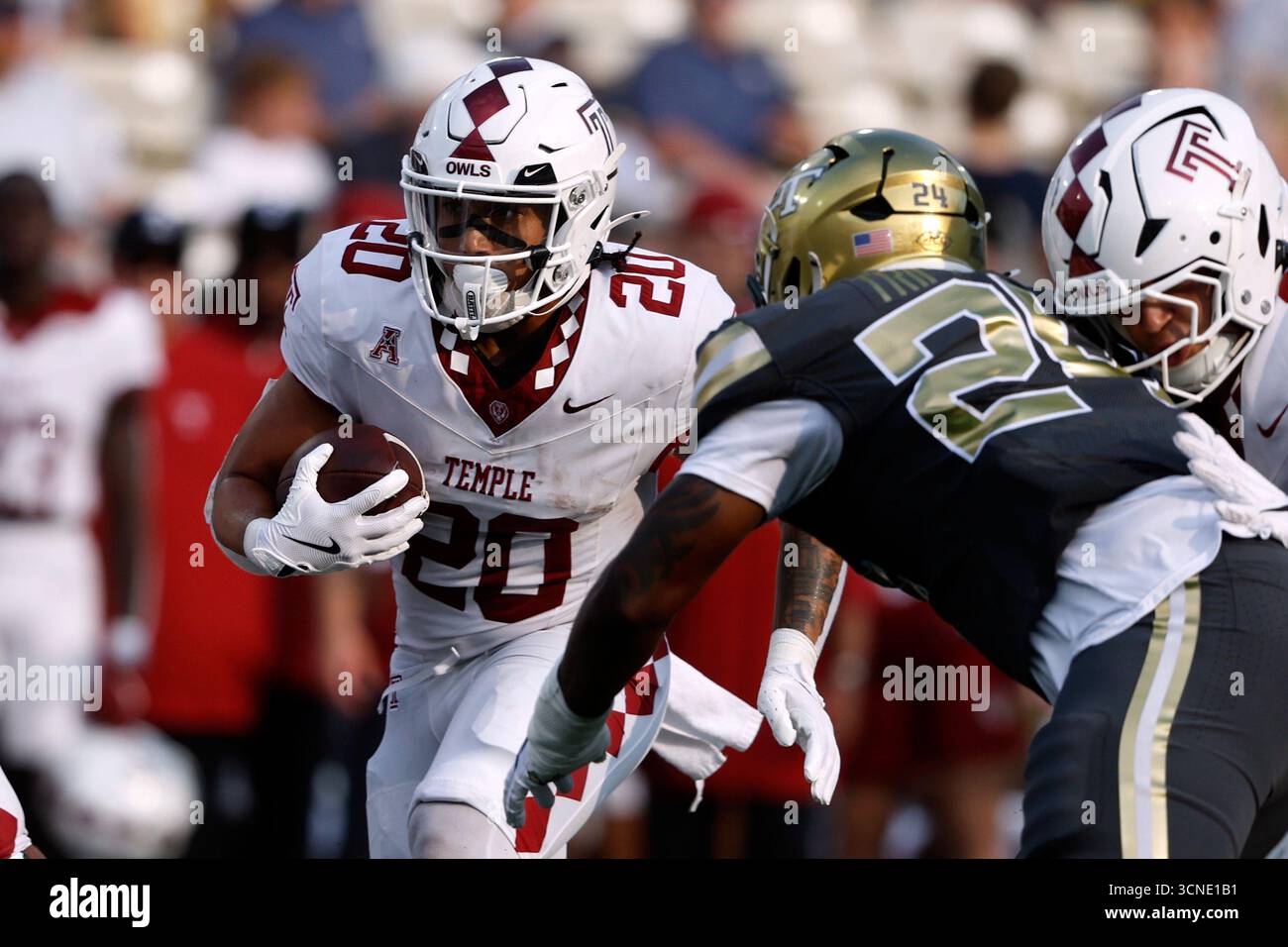 Temple running back Jay Ducker (20) carries the ball against Georgia ...
