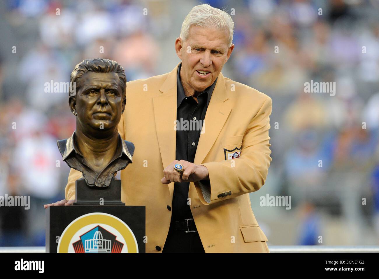 FILE - Bill Parcells poses for photographs during the halftime show of ...